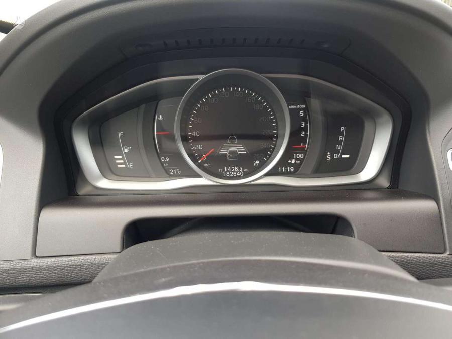 Black Volvo XC60 2016 in Pakruojis, with an engine capacity of 2.40 L and mileage of 182 thousand km for 15399 €, photo 16 on AUTOMOTO.COM.LV