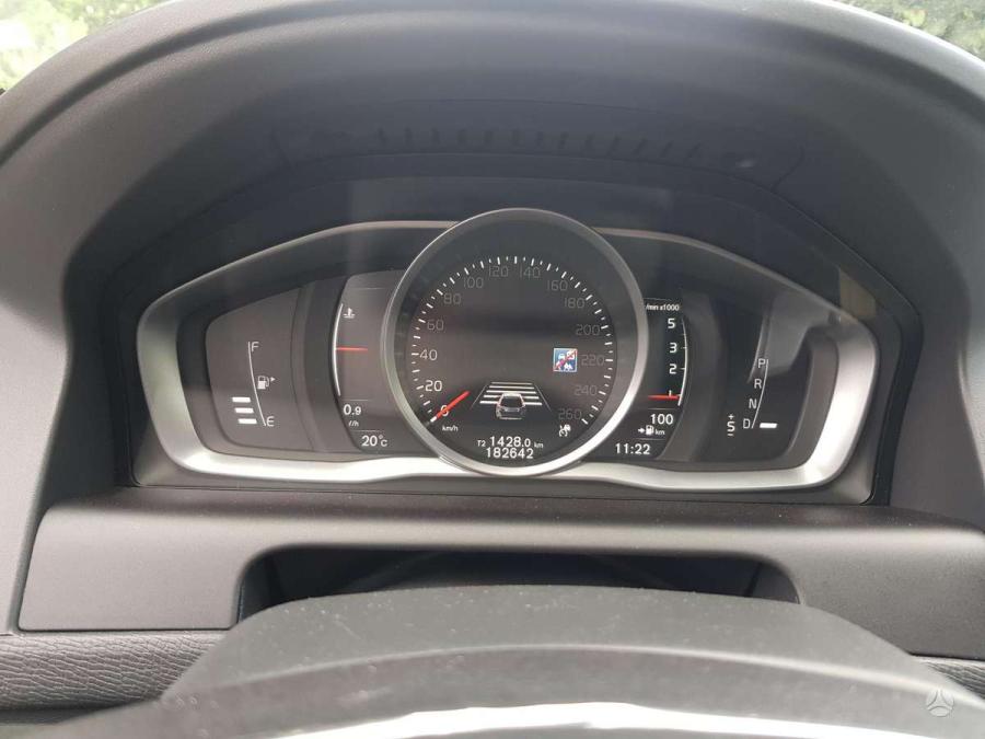 Black Volvo XC60 2016 in Pakruojis, with an engine capacity of 2.40 L and mileage of 182 thousand km for 15399 €, photo 19 on AUTOMOTO.COM.LV