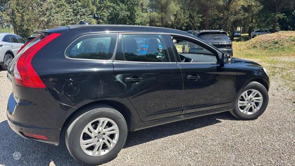 Black Volvo XC60 2016 in Siauliai, with an engine capacity of 1.97 L and mileage of 261 thousand km for 7700 €, photo 9 on AUTOMOTO.COM.LV