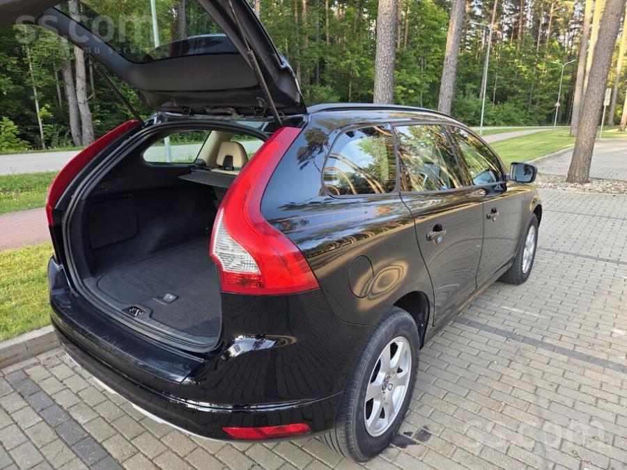Black Volvo XC60 2016 in Ogre, with an engine capacity of 2.00 L and mileage of 217 thousand km for 11500 €, photo 4 on AUTOMOTO.COM.LV