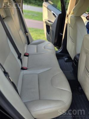 Black Volvo XC60 2016 in Ogre, with an engine capacity of 2.00 L and mileage of 217 thousand km for 11500 €, photo 16 on AUTOMOTO.COM.LV