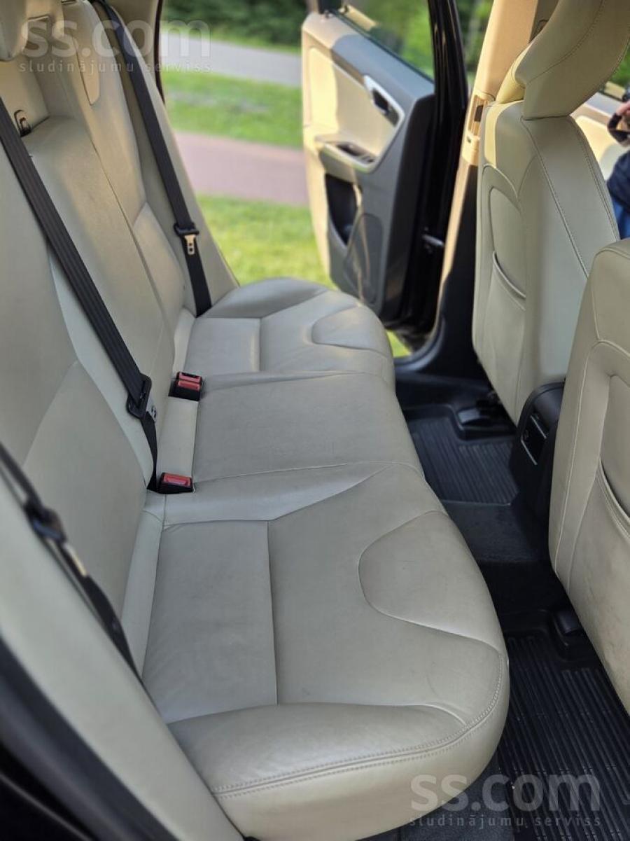 Black Volvo XC60 2016 in Ogre, with an engine capacity of 2.00 L and mileage of 217 thousand km for 11500 €, photo 16 on AUTOMOTO.COM.LV