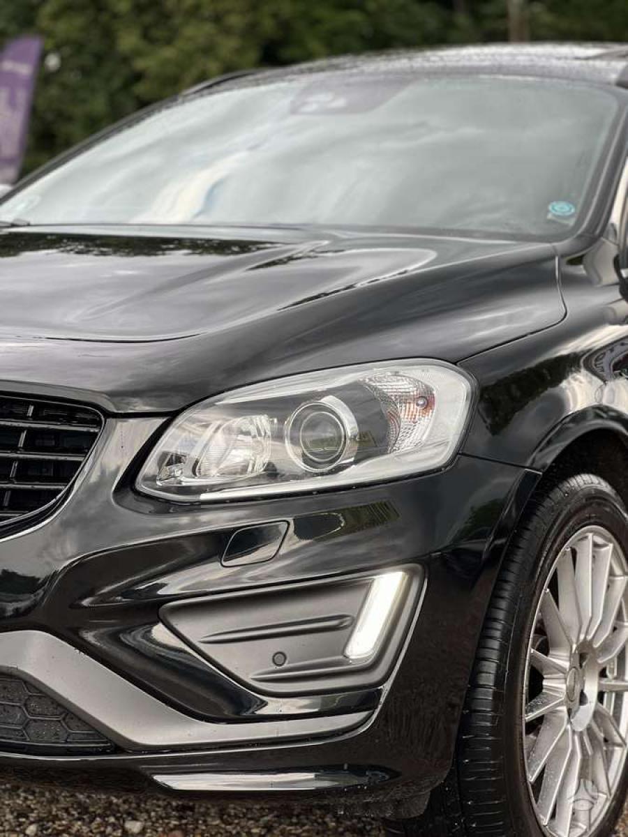 Black Volvo XC60 2016 in Utena, with an engine capacity of 2.40 L and mileage of 275 thousand km for 14450 €, photo 8 on AUTOMOTO.COM.LV