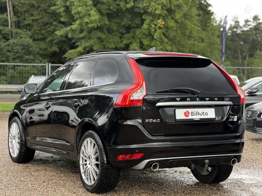 Black Volvo XC60 2016 in Utena, with an engine capacity of 2.40 L and mileage of 275 thousand km for 14450 €, photo 16 on AUTOMOTO.COM.LV