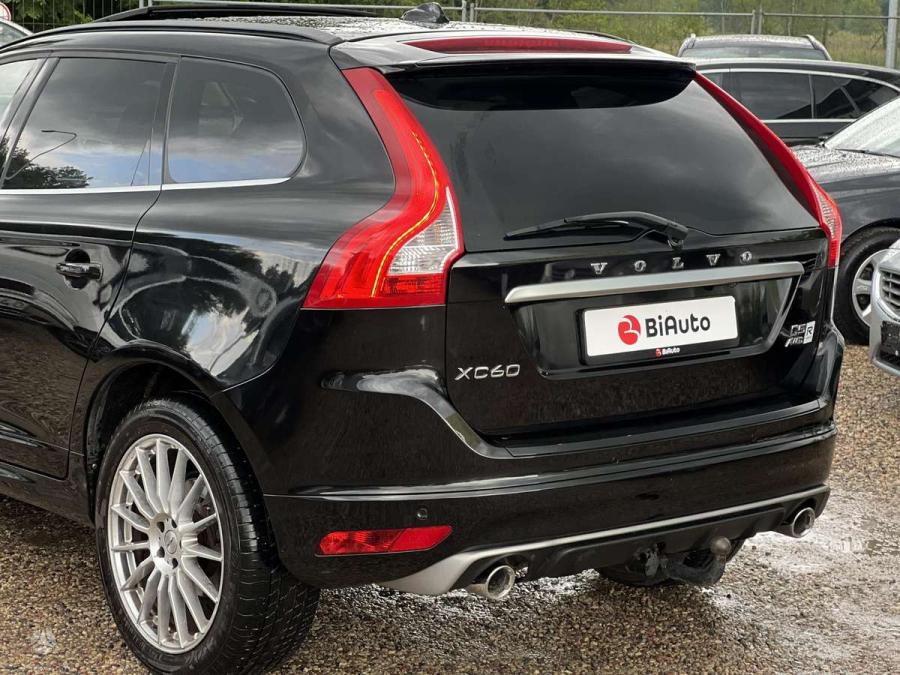 Black Volvo XC60 2016 in Utena, with an engine capacity of 2.40 L and mileage of 275 thousand km for 14450 €, photo 19 on AUTOMOTO.COM.LV