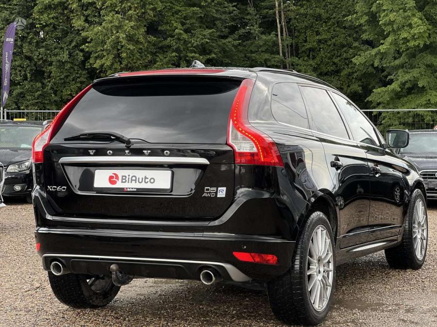 Black Volvo XC60 2016 in Utena, with an engine capacity of 2.40 L and mileage of 275 thousand km for 14450 €, photo 23 on AUTOMOTO.COM.LV
