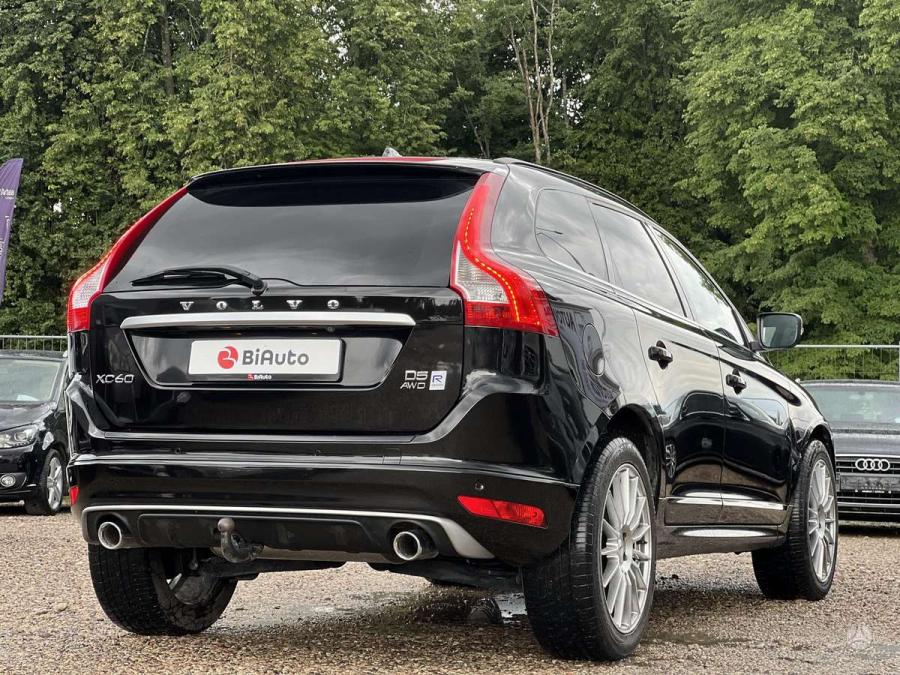 Black Volvo XC60 2016 in Utena, with an engine capacity of 2.40 L and mileage of 275 thousand km for 14450 €, photo 25 on AUTOMOTO.COM.LV