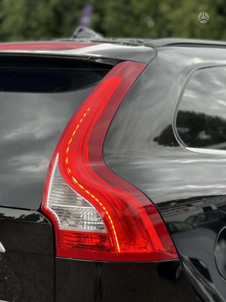 Black Volvo XC60 2016 in Utena, with an engine capacity of 2.40 L and mileage of 275 thousand km for 14450 €, photo 26 on AUTOMOTO.COM.LV