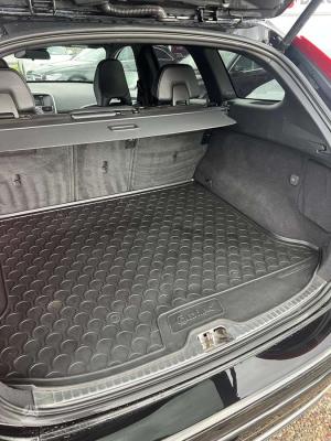 Black Volvo XC60 2016 in Utena, with an engine capacity of 2.40 L and mileage of 275 thousand km for 14450 €, photo 28 on AUTOMOTO.COM.LV