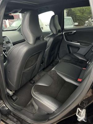 Black Volvo XC60 2016 in Utena, with an engine capacity of 2.40 L and mileage of 275 thousand km for 14450 €, photo 32 on AUTOMOTO.COM.LV