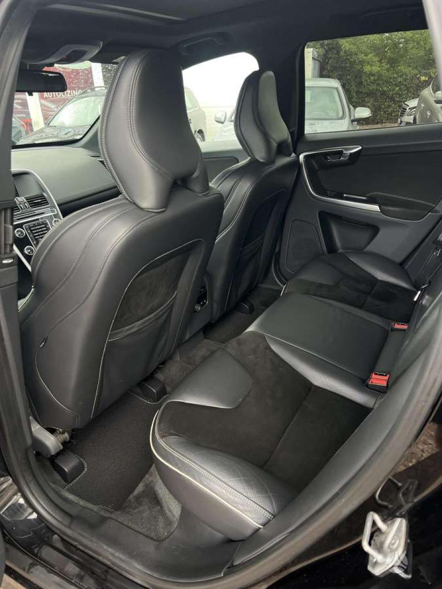 Black Volvo XC60 2016 in Utena, with an engine capacity of 2.40 L and mileage of 275 thousand km for 14450 €, photo 32 on AUTOMOTO.COM.LV