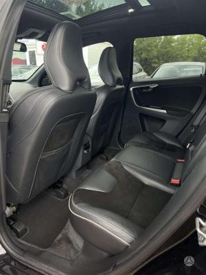 Black Volvo XC60 2016 in Utena, with an engine capacity of 2.40 L and mileage of 275 thousand km for 14450 €, photo 33 on AUTOMOTO.COM.LV