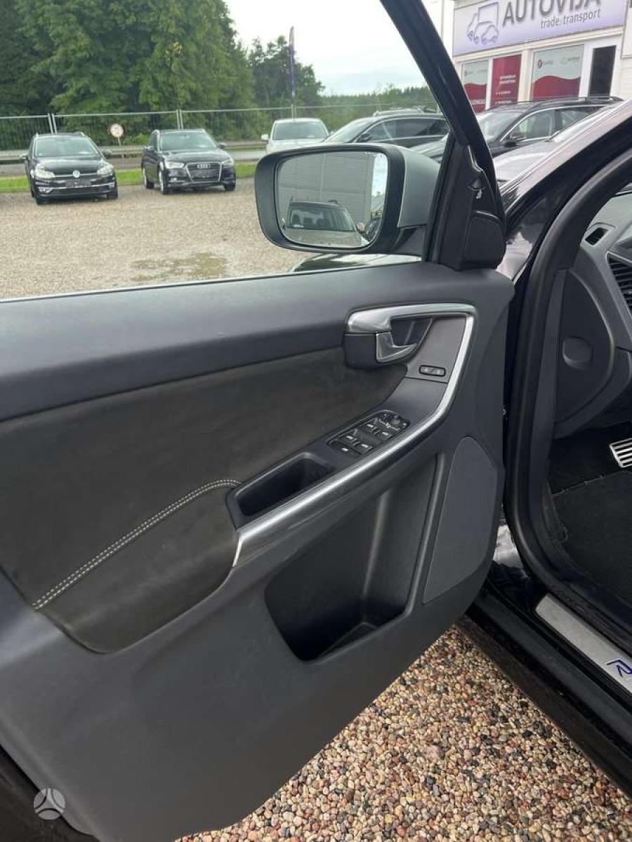 Black Volvo XC60 2016 in Utena, with an engine capacity of 2.40 L and mileage of 275 thousand km for 14450 €, photo 35 on AUTOMOTO.COM.LV