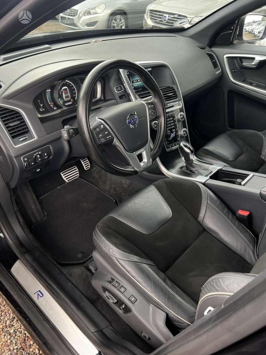 Black Volvo XC60 2016 in Utena, with an engine capacity of 2.40 L and mileage of 275 thousand km for 14450 €, photo 38 on AUTOMOTO.COM.LV