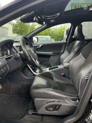 Black Volvo XC60 2016 in Utena, with an engine capacity of 2.40 L and mileage of 275 thousand km for 14450 €, photo 39 on AUTOMOTO.COM.LV