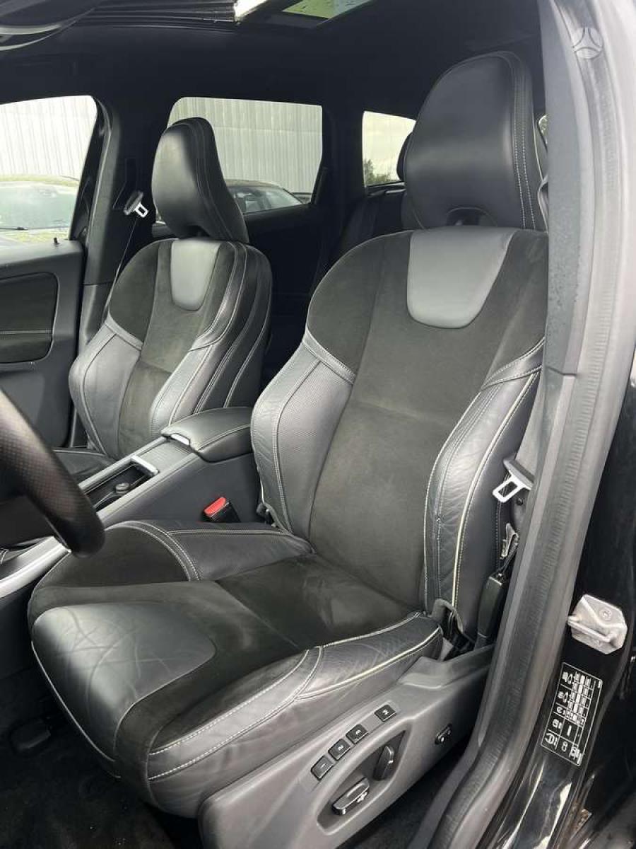 Black Volvo XC60 2016 in Utena, with an engine capacity of 2.40 L and mileage of 275 thousand km for 14450 €, photo 40 on AUTOMOTO.COM.LV