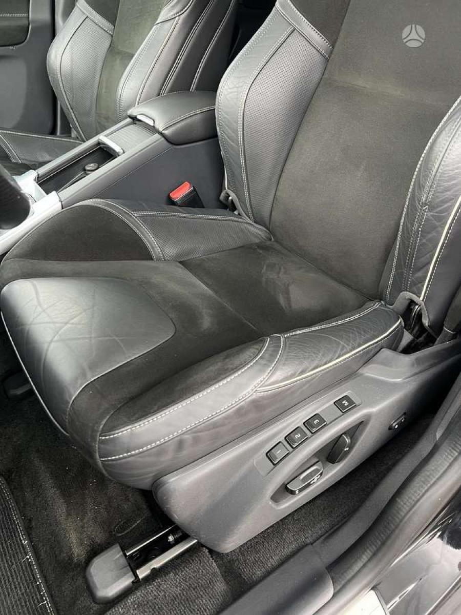 Black Volvo XC60 2016 in Utena, with an engine capacity of 2.40 L and mileage of 275 thousand km for 14450 €, photo 41 on AUTOMOTO.COM.LV