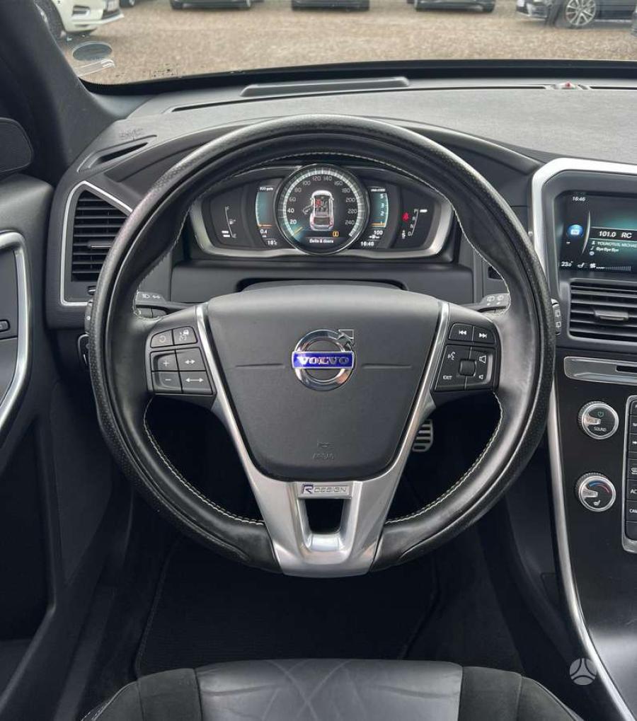 Black Volvo XC60 2016 in Utena, with an engine capacity of 2.40 L and mileage of 275 thousand km for 14450 €, photo 47 on AUTOMOTO.COM.LV