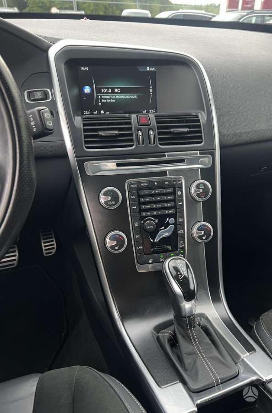 Black Volvo XC60 2016 in Utena, with an engine capacity of 2.40 L and mileage of 275 thousand km for 14450 €, photo 48 on AUTOMOTO.COM.LV
