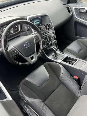 Black Volvo XC60 2016 in Utena, with an engine capacity of 2.40 L and mileage of 275 thousand km for 14450 €, photo 49 on AUTOMOTO.COM.LV