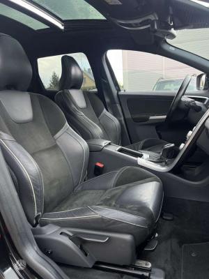 Black Volvo XC60 2016 in Utena, with an engine capacity of 2.40 L and mileage of 275 thousand km for 14450 €, photo 51 on AUTOMOTO.COM.LV