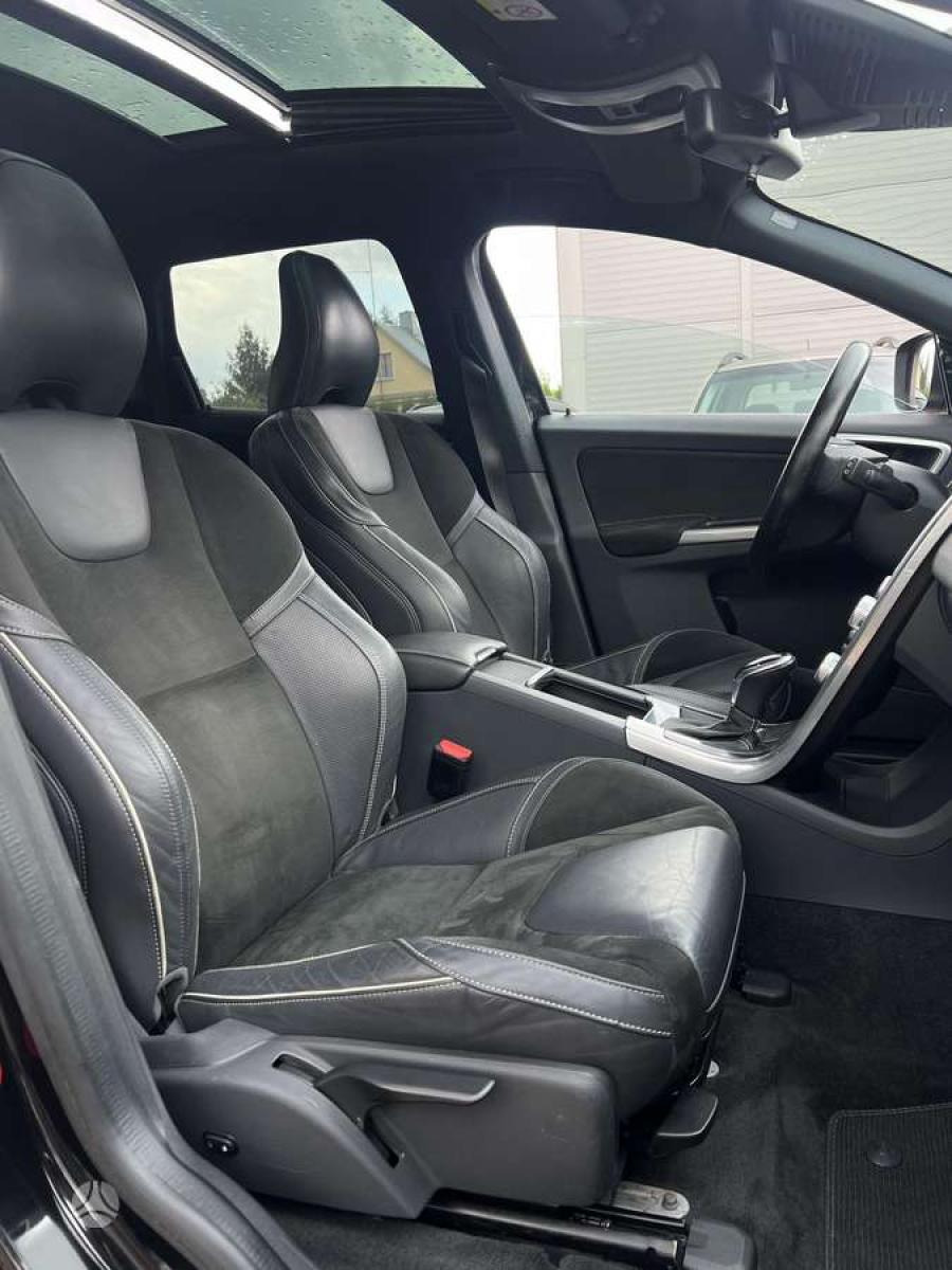 Black Volvo XC60 2016 in Utena, with an engine capacity of 2.40 L and mileage of 275 thousand km for 14450 €, photo 51 on AUTOMOTO.COM.LV