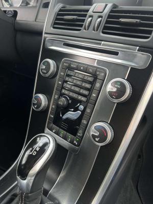 Black Volvo XC60 2016 in Utena, with an engine capacity of 2.40 L and mileage of 275 thousand km for 14450 €, photo 53 on AUTOMOTO.COM.LV