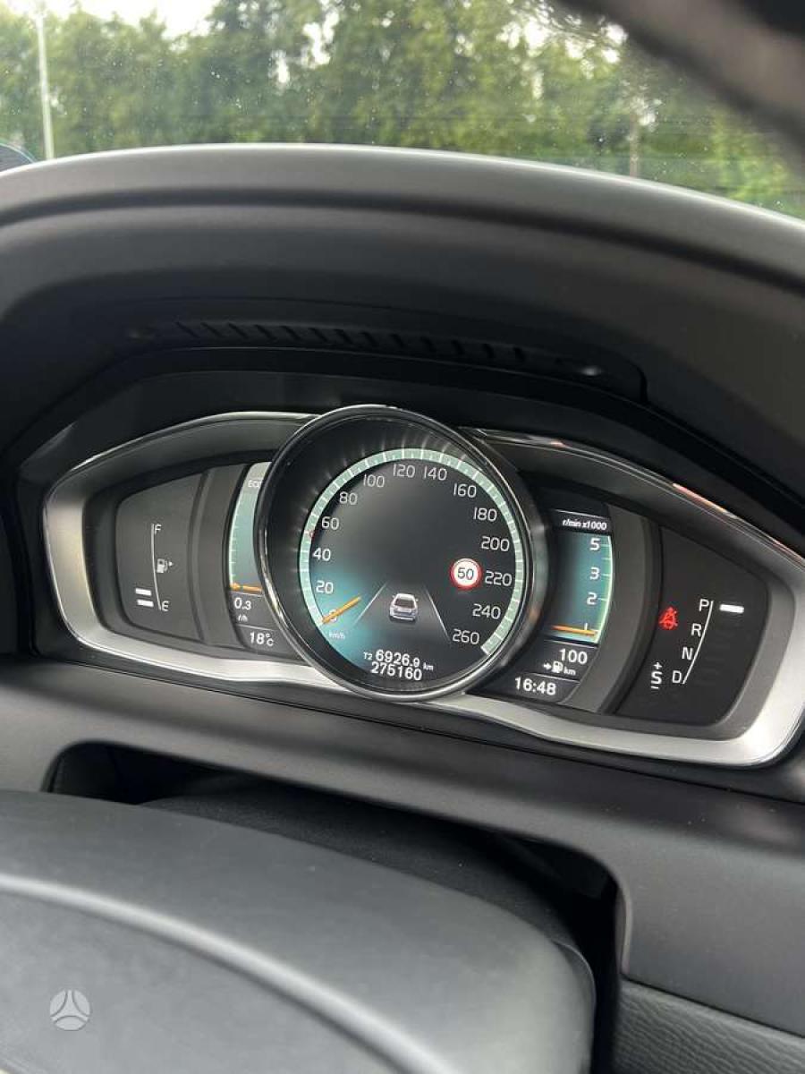 Black Volvo XC60 2016 in Utena, with an engine capacity of 2.40 L and mileage of 275 thousand km for 14450 €, photo 55 on AUTOMOTO.COM.LV