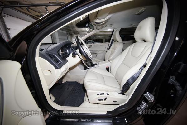 Melns Volvo XC60 2016 Tallina, ar dzinēja tilpumu 2.40 L un nobraukumu 109 tūkst. km par 19990 €, foto 10 vietnē AUTOMOTO.COM.LV
