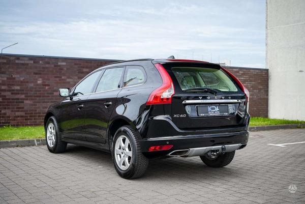 Black Volvo XC60 2016 in Marijampole, with an engine capacity of 2.40 L and mileage of 141 thousand km for 12950 €, photo 7 on AUTOMOTO.COM.LV