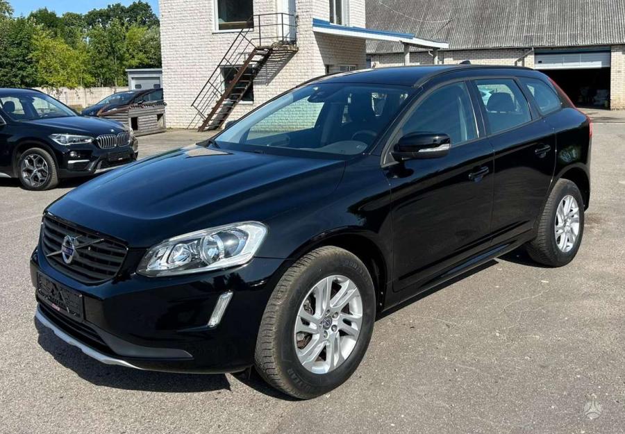 Black Volvo XC60 2016 in Panevezys, with an engine capacity of 1.97 L and mileage of 121 thousand km for 13400 €, photo 3 on AUTOMOTO.COM.LV