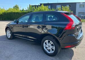 Black Volvo XC60 2016 in Panevezys, with an engine capacity of 1.97 L and mileage of 121 thousand km for 13400 €, photo 4 on AUTOMOTO.COM.LV