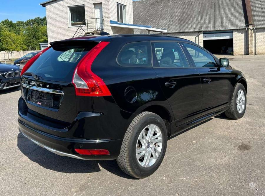 Black Volvo XC60 2016 in Panevezys, with an engine capacity of 1.97 L and mileage of 121 thousand km for 13400 €, photo 5 on AUTOMOTO.COM.LV