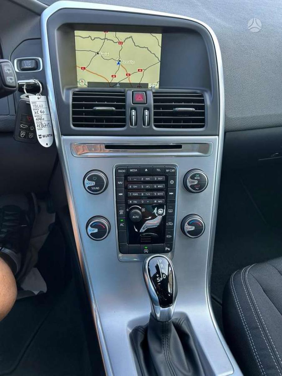 Black Volvo XC60 2016 in Panevezys, with an engine capacity of 1.97 L and mileage of 121 thousand km for 13400 €, photo 8 on AUTOMOTO.COM.LV