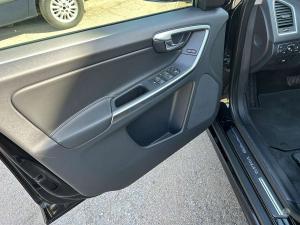 Black Volvo XC60 2016 in Panevezys, with an engine capacity of 1.97 L and mileage of 121 thousand km for 13400 €, photo 9 on AUTOMOTO.COM.LV
