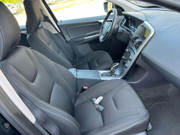 Melns Volvo XC60 2016 Panevēža, ar dzinēja tilpumu 1.97 L un nobraukumu 121 tūkst. km par 13400 €, foto 10 vietnē AUTOMOTO.COM.LV