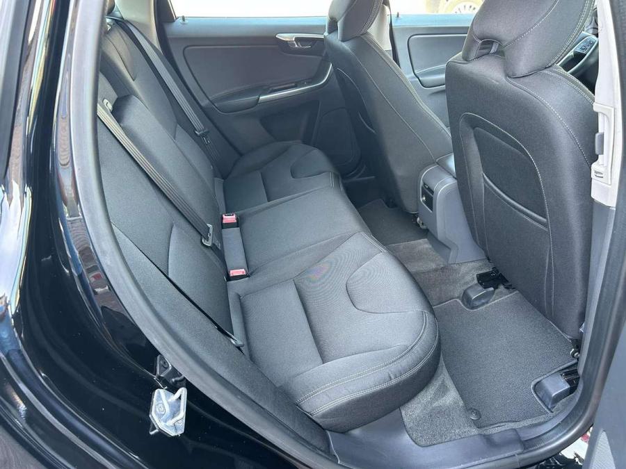 Black Volvo XC60 2016 in Panevezys, with an engine capacity of 1.97 L and mileage of 121 thousand km for 13400 €, photo 12 on AUTOMOTO.COM.LV