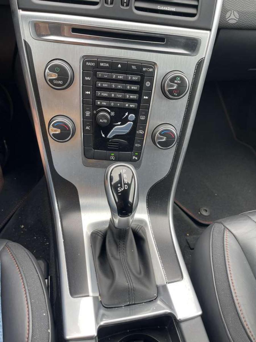 Melns Volvo XC60 2016 Kauņa, ar dzinēja tilpumu 1.97 L un nobraukumu 215 tūkst. km par 10750 €, foto 23 vietnē AUTOMOTO.COM.LV