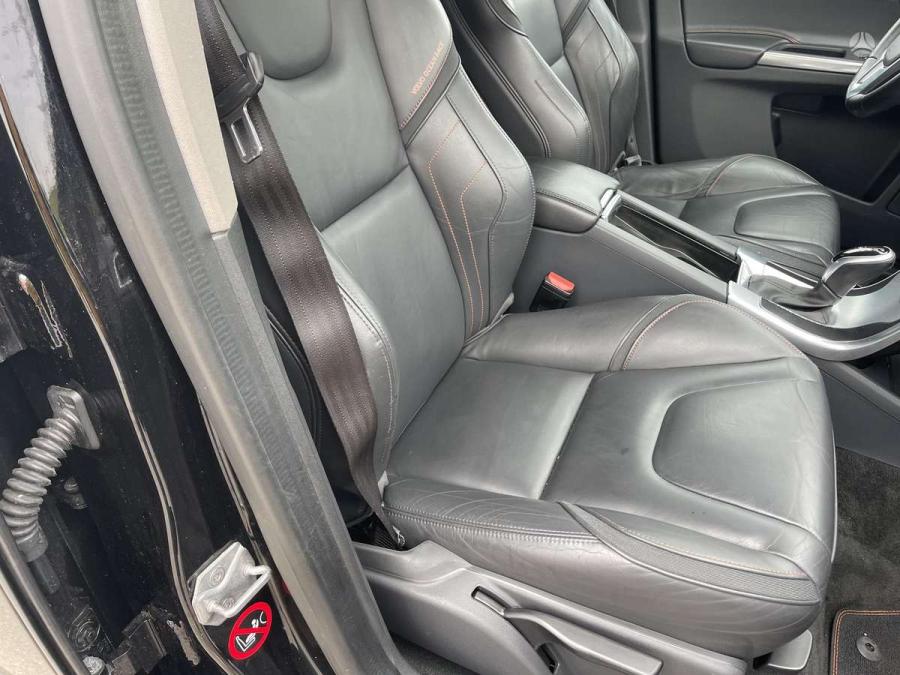 Melns Volvo XC60 2016 Kauņa, ar dzinēja tilpumu 1.97 L un nobraukumu 215 tūkst. km par 10750 €, foto 30 vietnē AUTOMOTO.COM.LV