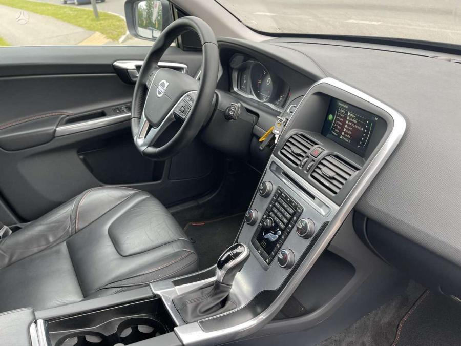 Melns Volvo XC60 2016 Kauņa, ar dzinēja tilpumu 1.97 L un nobraukumu 215 tūkst. km par 10750 €, foto 32 vietnē AUTOMOTO.COM.LV