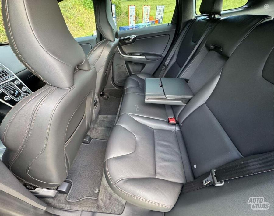 Melns Volvo XC60 2016 Kauņa, ar dzinēja tilpumu 2.00 L un nobraukumu 250 tūkst. km par 12950 €, foto 12 vietnē AUTOMOTO.COM.LV