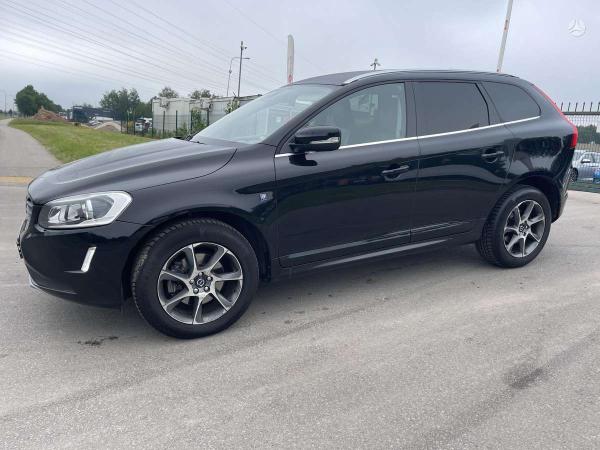 Black Volvo XC60 2016 in Kaunas, with an engine capacity of 1.97 L and mileage of 215 thousand km for 10750 €, photo 3 on AUTOMOTO.COM.LV