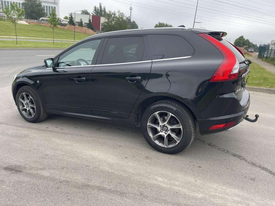 Black Volvo XC60 2016 in Kaunas, with an engine capacity of 1.97 L and mileage of 215 thousand km for 10750 €, photo 16 on AUTOMOTO.COM.LV
