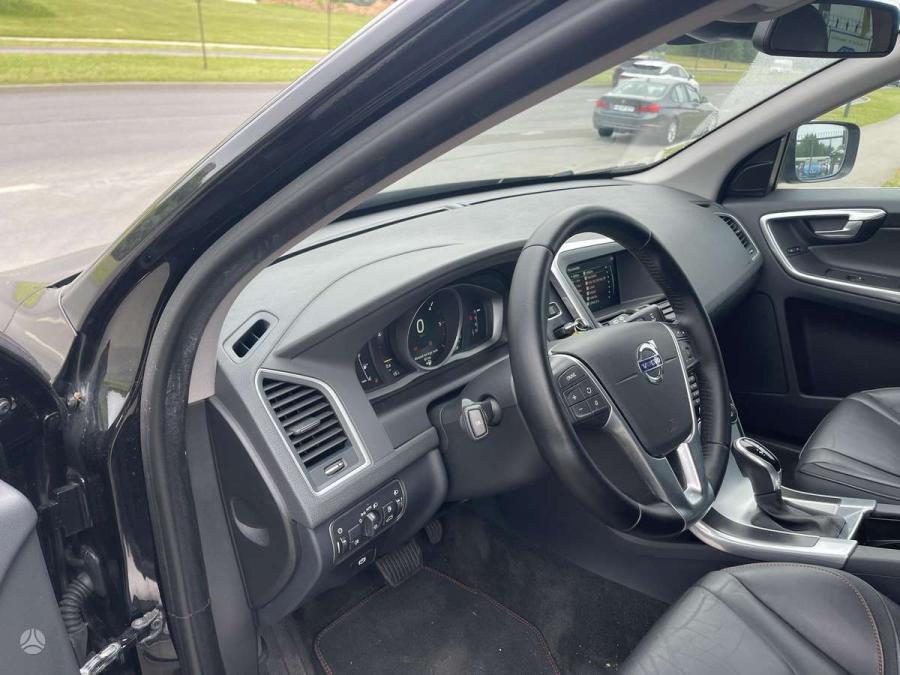 Black Volvo XC60 2016 in Kaunas, with an engine capacity of 1.97 L and mileage of 215 thousand km for 10750 €, photo 19 on AUTOMOTO.COM.LV