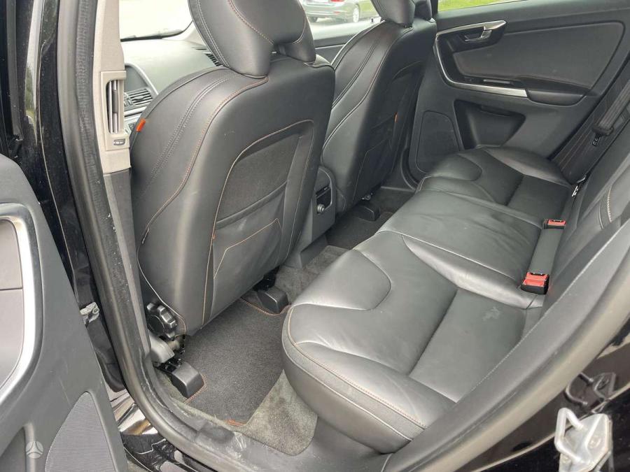 Black Volvo XC60 2016 in Kaunas, with an engine capacity of 1.97 L and mileage of 215 thousand km for 10750 €, photo 27 on AUTOMOTO.COM.LV