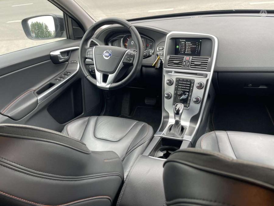 Black Volvo XC60 2016 in Kaunas, with an engine capacity of 1.97 L and mileage of 215 thousand km for 10750 €, photo 28 on AUTOMOTO.COM.LV