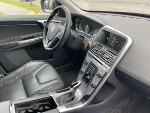 Black Volvo XC60 2016 in Kaunas, with an engine capacity of 1.97 L and mileage of 215 thousand km for 10750 €, photo 32 on AUTOMOTO.COM.LV