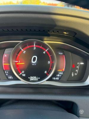Black Volvo XC60 2016 in Siauliai, with an engine capacity of 2.00 L and mileage of 285 thousand km for 11000 €, photo 3 on AUTOMOTO.COM.LV