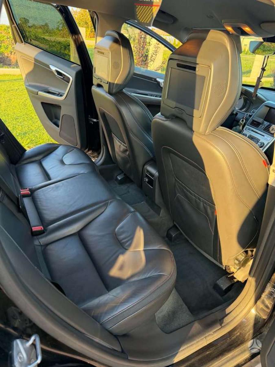 Black Volvo XC60 2016 in Siauliai, with an engine capacity of 2.00 L and mileage of 285 thousand km for 11000 €, photo 4 on AUTOMOTO.COM.LV