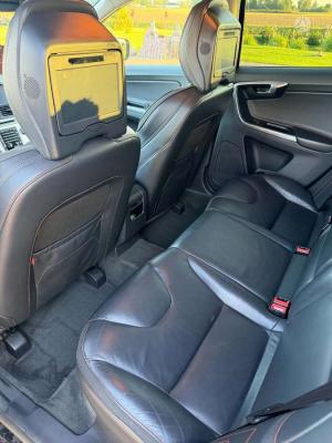 Black Volvo XC60 2016 in Siauliai, with an engine capacity of 2.00 L and mileage of 285 thousand km for 11000 €, photo 6 on AUTOMOTO.COM.LV